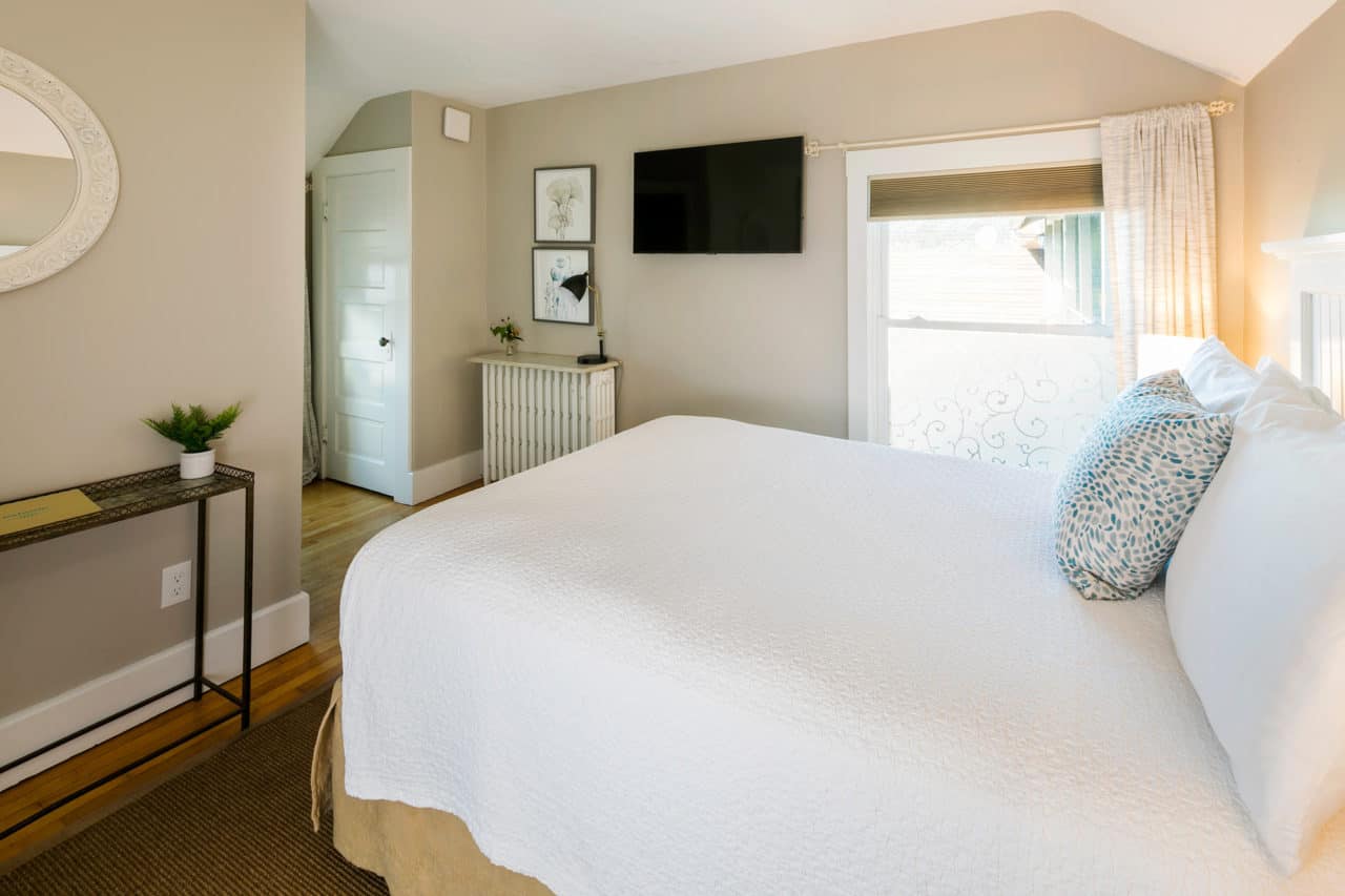 Martha's Vineyard Accommodations - Rooms | Madison Inn Oak Bluffs Hotel